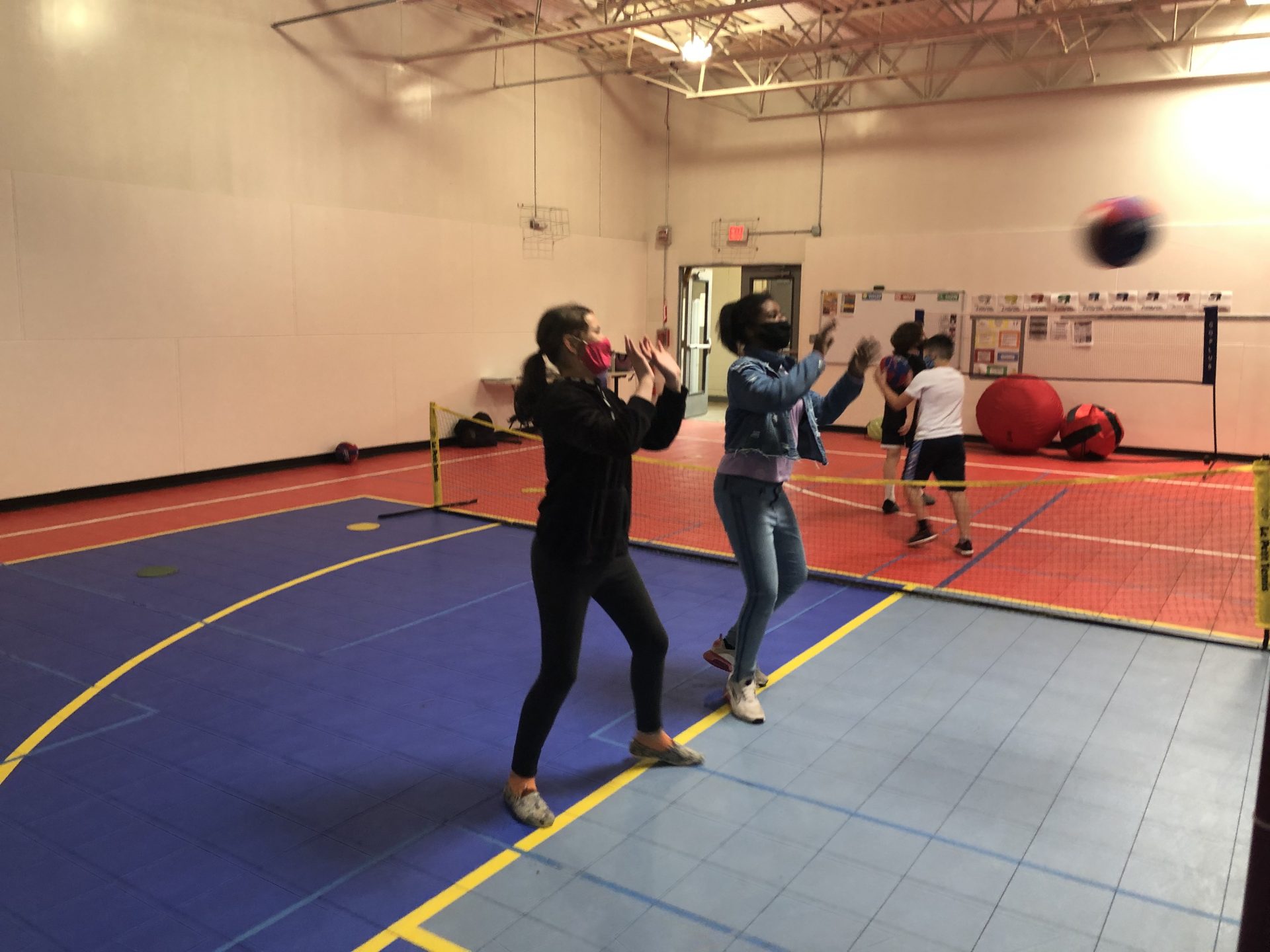 Fraser Woods Montessori School | Elementary Volleyball